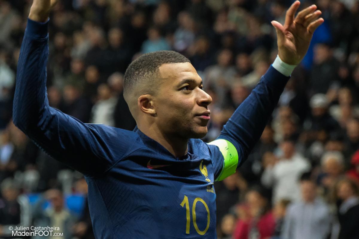 PSG - Kylian Mbappé bat tous les records en passant la barre des 300 buts