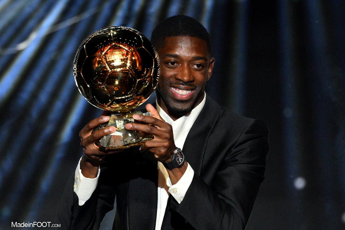 PSG - Ousmane Dembélé est arrivé à Évreux avec son Ballon d'Or! (vidéo)